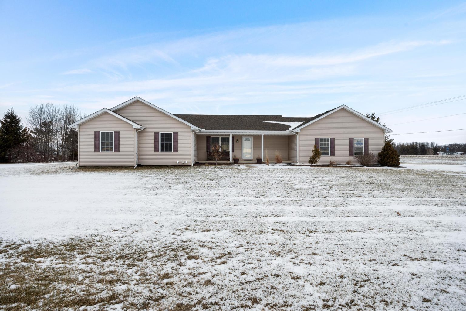 Modern Updates and Country Living - 12505 N Maher Rd, Brimfield - The ...